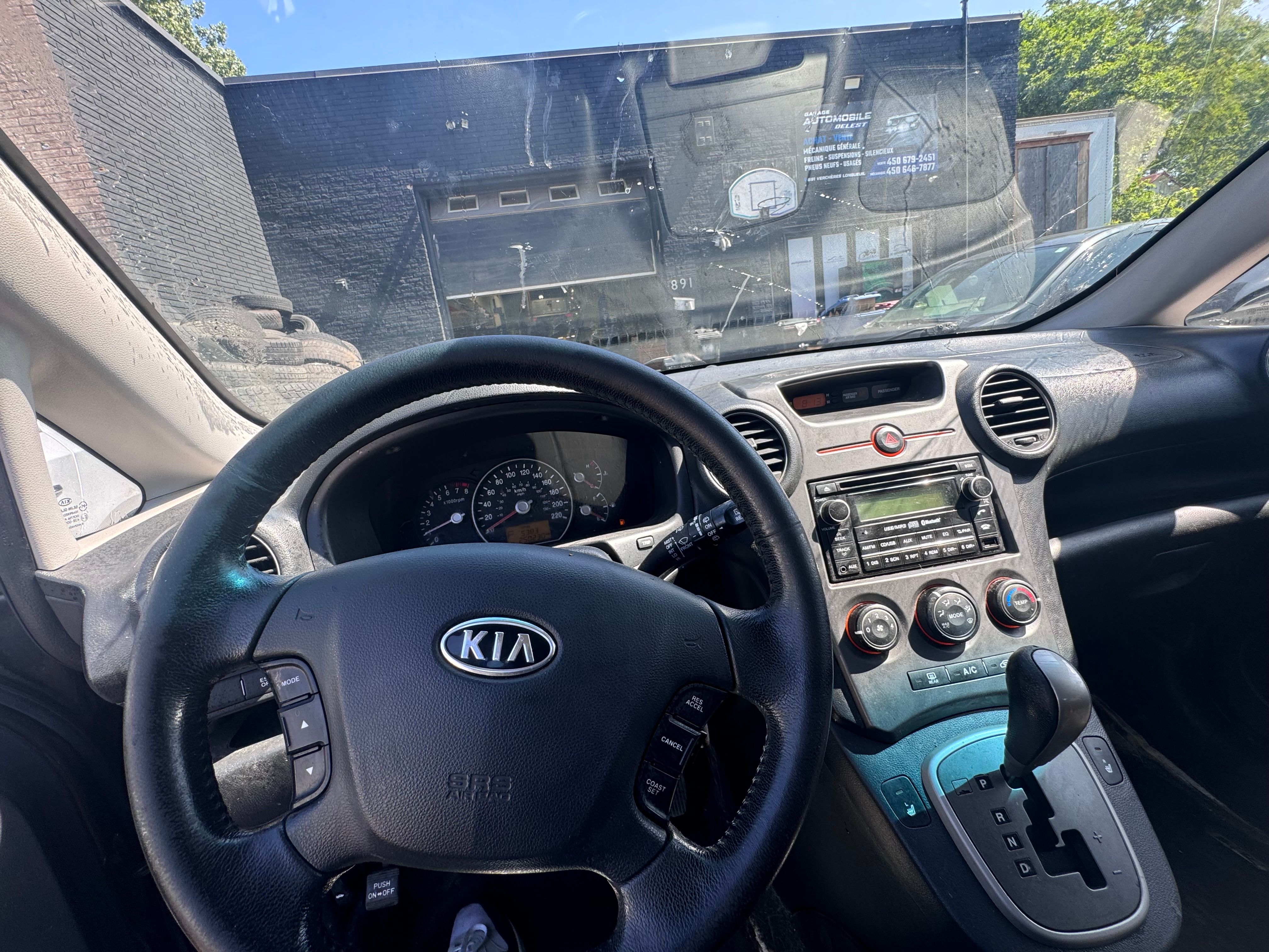 Kia Rondo Base 2009 | Automobile Delest